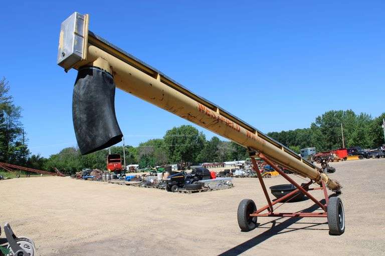 Westfield WR 100-31 grain auger on transport - Lee Real Estate ...