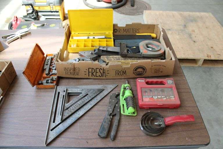 Snap Lines, Squares & Other Tools - Lee Real Estate & Auction Service