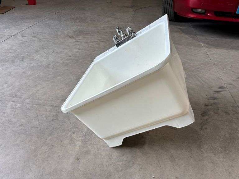 Laundry Sink - Lee Real Estate & Auction Service