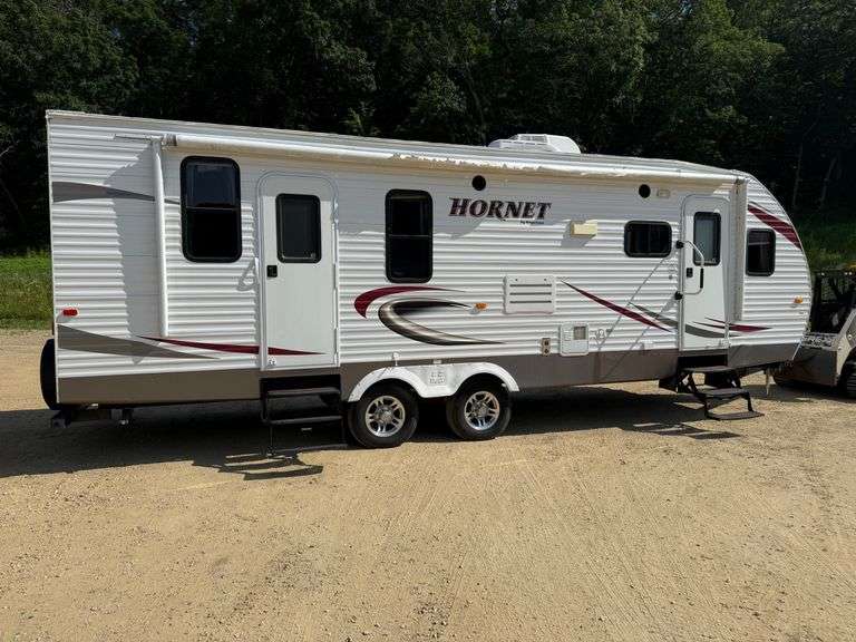 2011 Keystone Hornet 29' Camper - Lee Real Estate & Auction Service