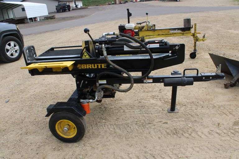 Brute 30 ton portable wood splitter - Lee Real Estate & Auction Service