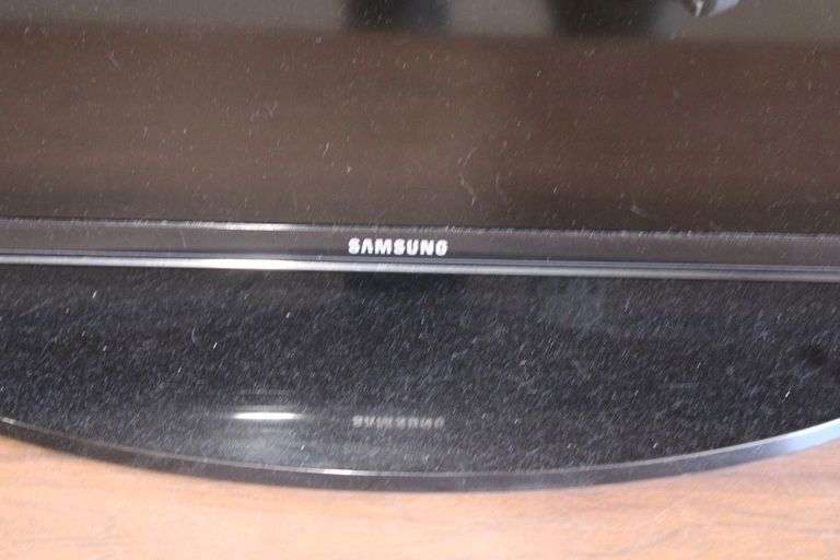 40" Samsung flat screen TV w/remote - Lee Real Estate & Auction Service