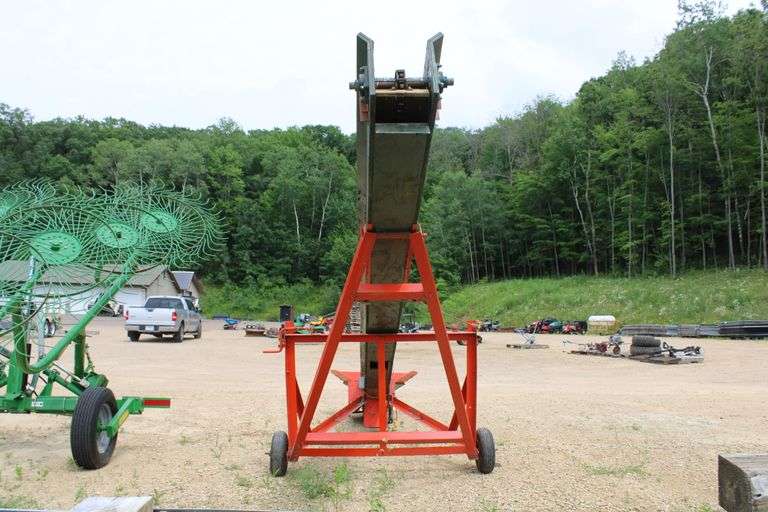 Homemade 20' elevator on transport - Lee Real Estate & Auction Service