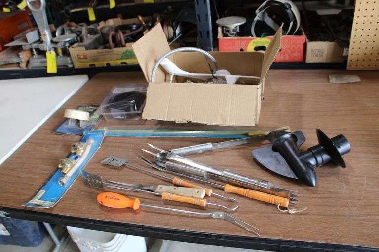 Gilling tools & misc. plumbing items - Lee Real Estate & Auction Service