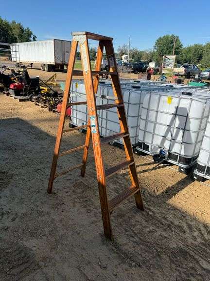 6' Werner Wooden Step Ladder - Lee Real Estate & Auction Service
