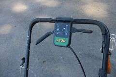 John Deere JS20 self propelled push mower - Lee Real Estate & Auction ...