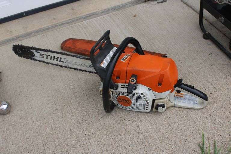 Stihl MS462C gas chainsaw w/20" bar - Lee Real Estate & Auction Service