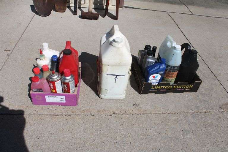Assorted sm. engine & outboard motor oils - Lee Real Estate & Auction ...