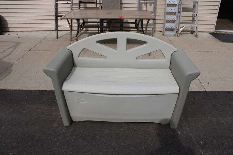 Rubbermaid outdoor storage bench - Lee Real Estate & Auction Service
