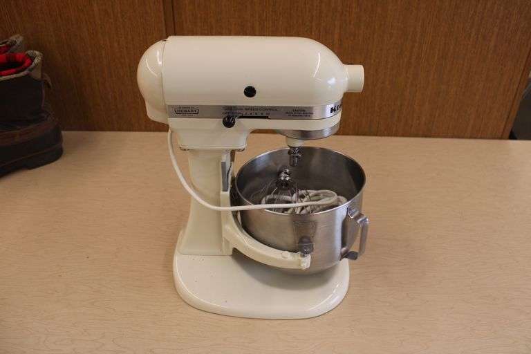 Kitchen Aid mixer w/attachments - Lee Real Estate & Auction Service
