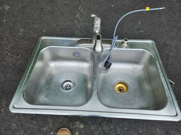 30" SS Kitchen Sink (used) - Lee Real Estate & Auction Service