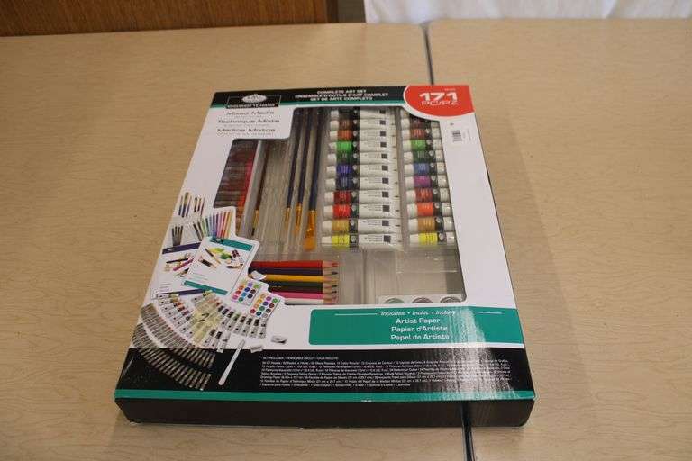 Studio Art Set in original box - Lee Real Estate & Auction Service