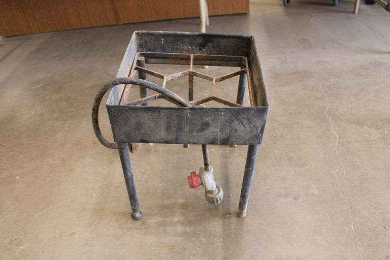 Propane fryer stand - Lee Real Estate & Auction Service