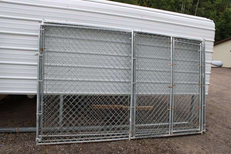 Dog kennel panels - Lee Real Estate & Auction Service
