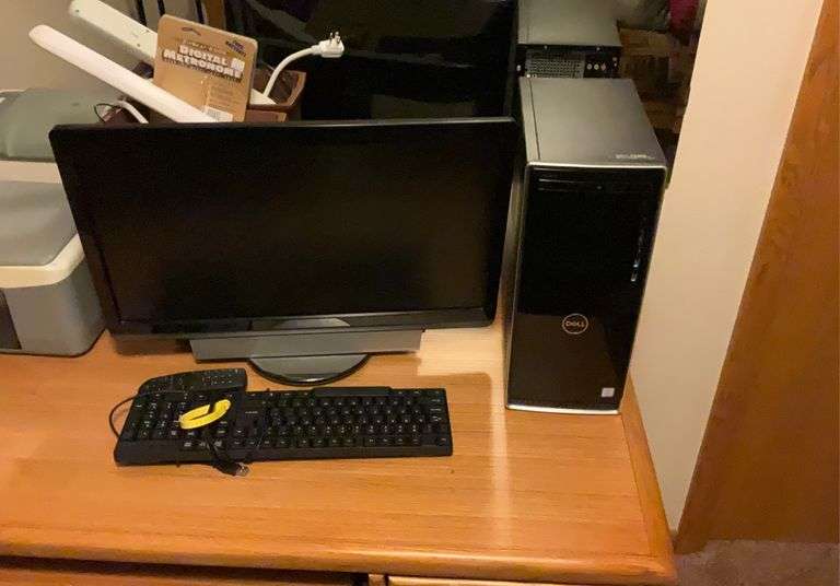 Dell Desktop Computer Monitor, Copier, Keyboard, Office Desk - Hamilton ...
