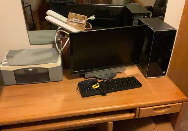 Dell Desktop Computer Monitor, Copier, Keyboard, Office Desk - Hamilton ...