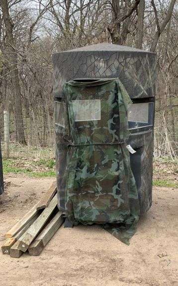 Banks Built Stump Deer Hunting Blind, 1 Person , Mesh Door - Hamilton ...