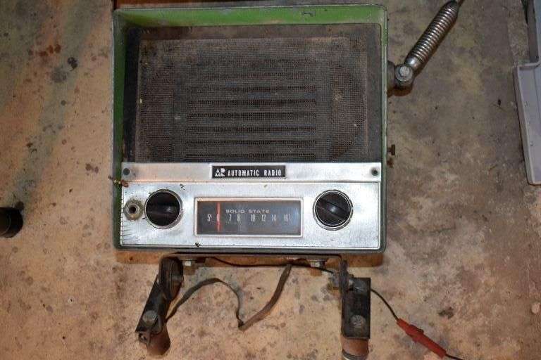 Tractor Radio - Hamilton-Maring Auction Group