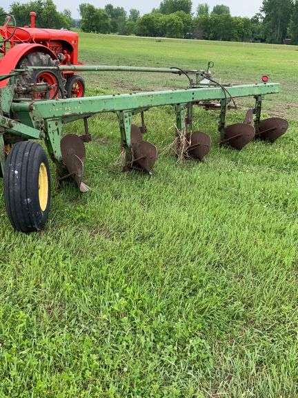 John Deere Vari-Width Plow, 3pt., ripple coulters - Hamilton-Maring ...