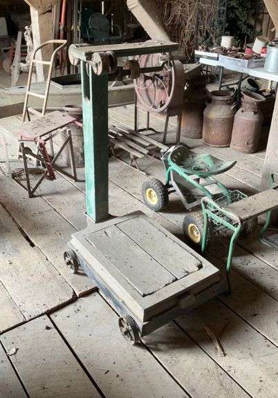 Vintage platform scale - Maring Auction Co LLC