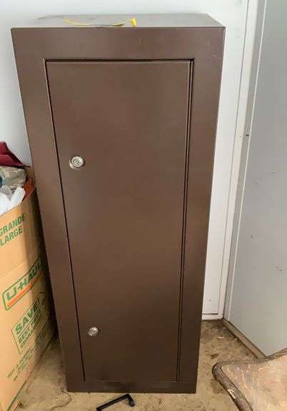 Upright gun safe - Hamilton-Maring Auction Group