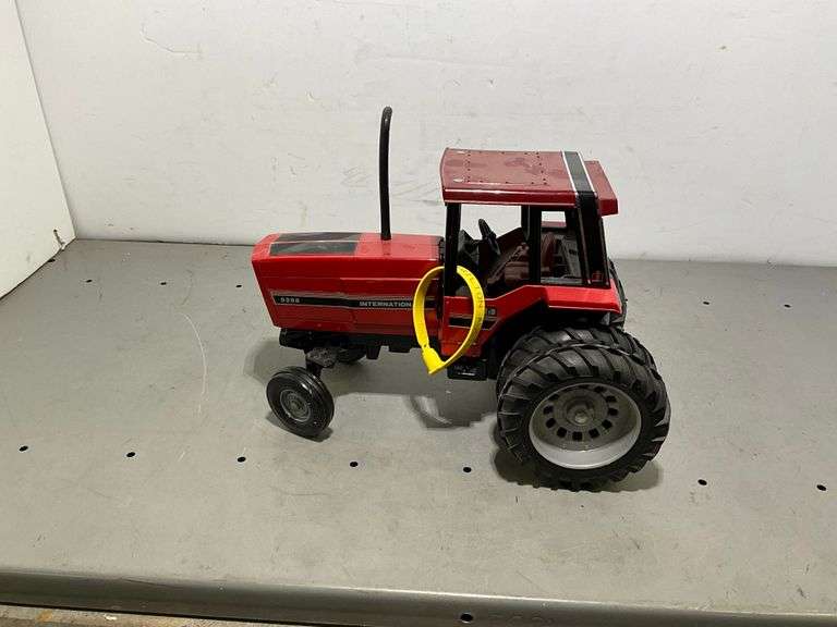 ERTL IH 5288 Tractor - Hamilton-Maring Auction Group