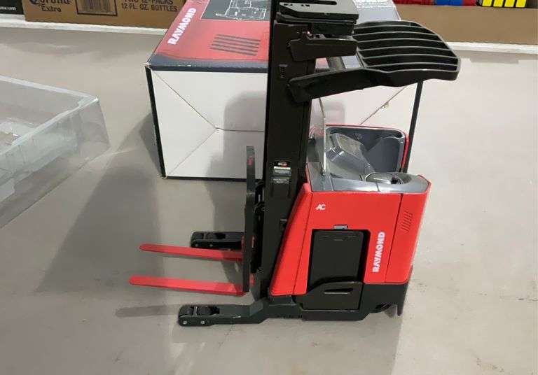 Raymond Model 7400 Reach-Fork Truck 1/12 scale model - Hamilton-Maring ...