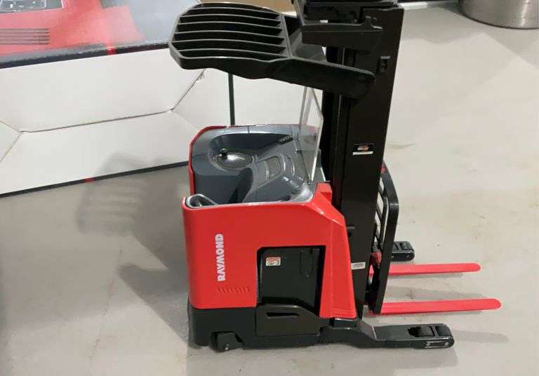 Raymond Model 7400 Reach-Fork Truck 1/12 scale model - Hamilton-Maring ...