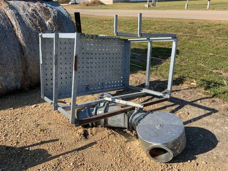 Grain leg platform & distributor - Hamilton-Maring Auction Group