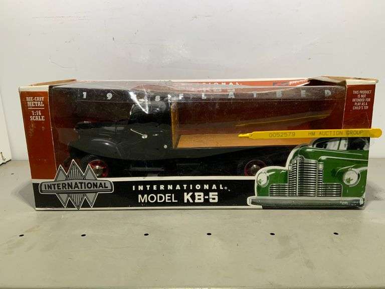 1/16 scale model IH KB-5 1948 flatbed - Hamilton-Maring Auction Group