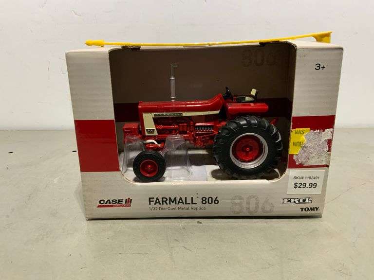 1/32 Case IH Farmall 806 - Hamilton-Maring Auction Group