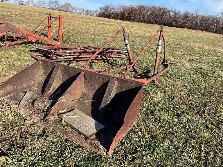 Trip bucket loader - Hamilton-Maring Auction Group