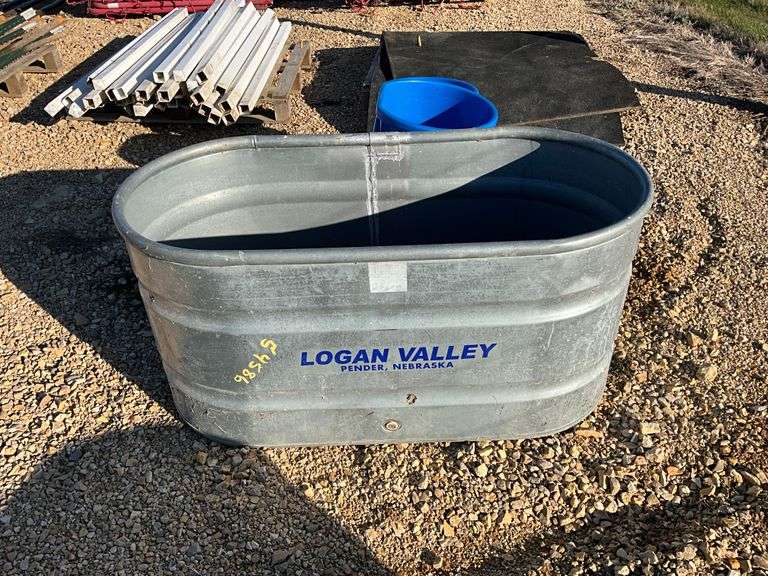 4' galvanized livestock water tank - Hamilton-Maring Auction Group