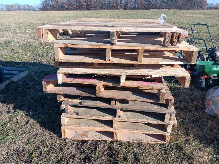(9) Wooden Pallets - Hamilton-Maring Auction Group
