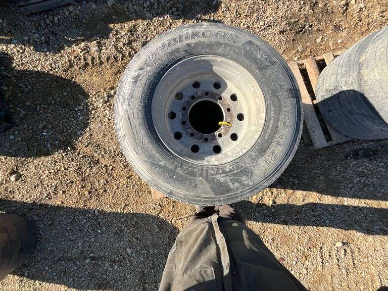 (5) 445/50/R22.5 wheels & tires w/rims - Hamilton-Maring Auction Group