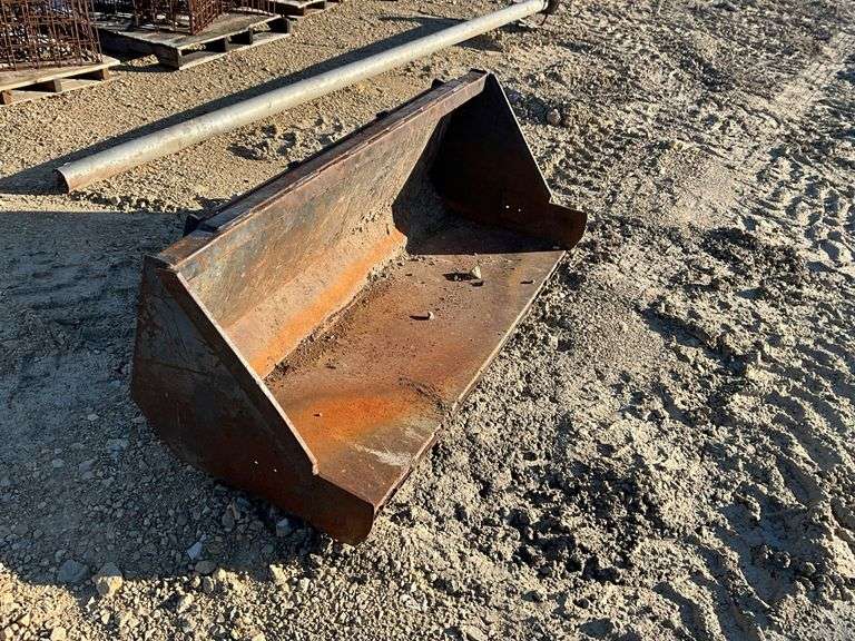 Quick tach bucket for skid loader - Hamilton-Maring Auction Group