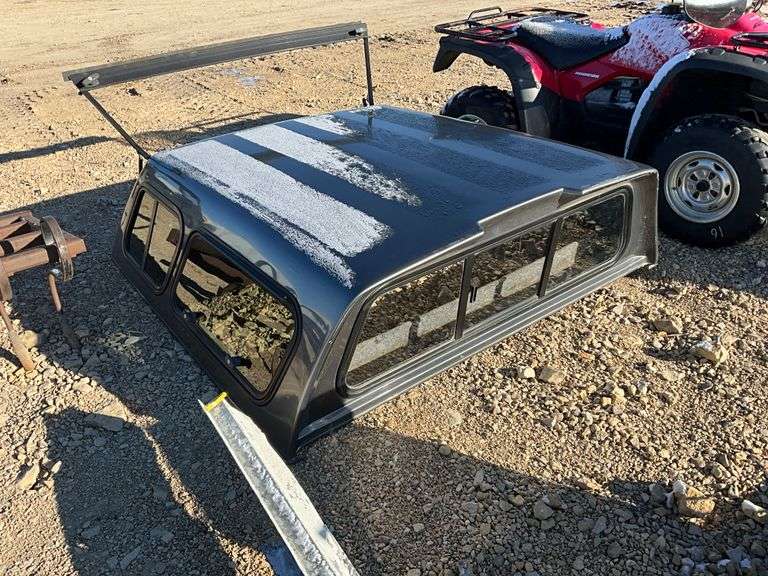 2012 Leer truck topper, rear glass is broke out; - Hamilton-Maring ...