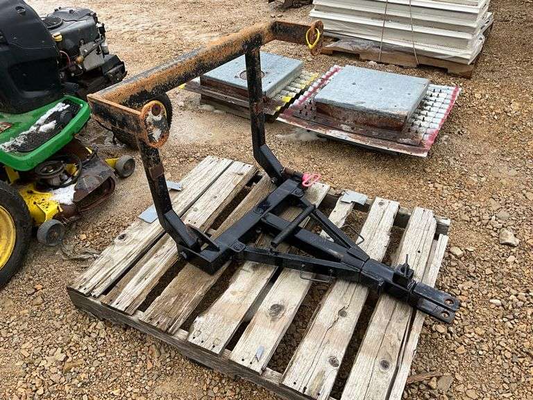 Front pick-up tow hitch - Hamilton-Maring Auction Group
