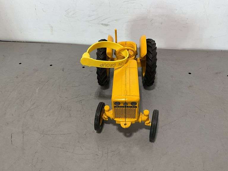 International 2504 industrial tractor, 1/16 scale - Hamilton-Maring ...