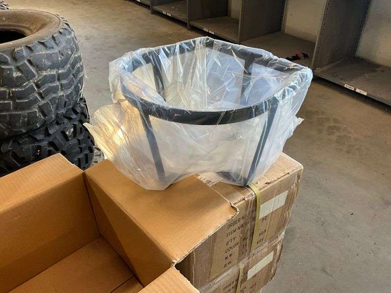 (6) flat back bucket brackets - Hamilton-Maring Auction Group