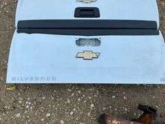 chevy tailgate - Hamilton-Maring Auction Group