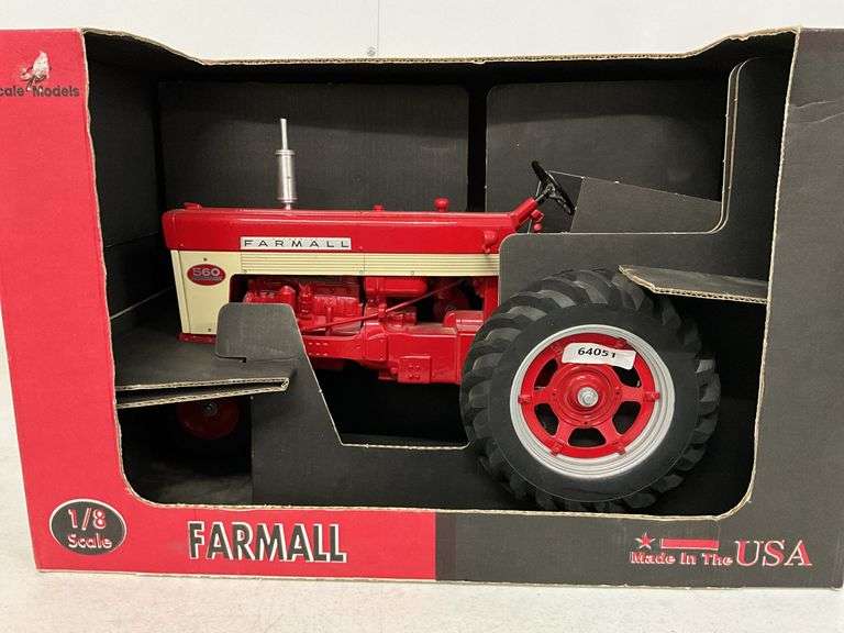 Scale Model 1/8th Scale Farmall 560, w/box - Hamilton-Maring Auction Group