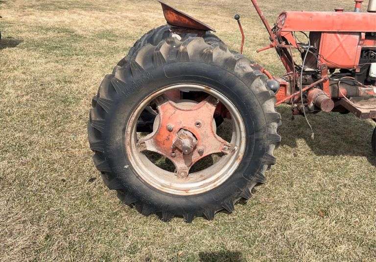 Case VAC gas tractor, NF, 12.4/28 Tires, Belt Pully, 1 Inside Rear ...