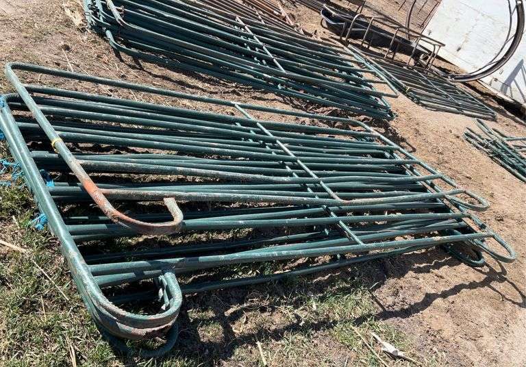 6 Corral gates - Hamilton-Maring Auction Group