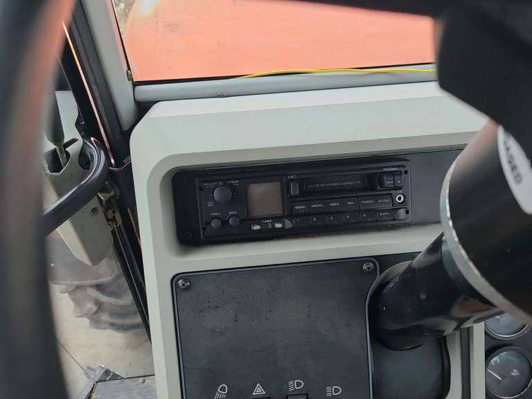 Agco Allis 9695 MFD Tractor, 5100 hrs, 18.4 tires and duals, 18 speed ...