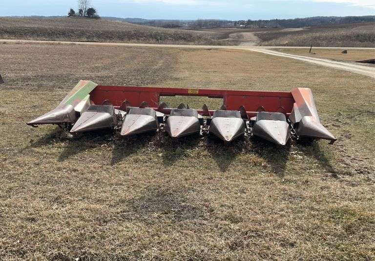 White 704W corn head, 6 row 30 inch spacing - Hamilton-Maring Auction Group