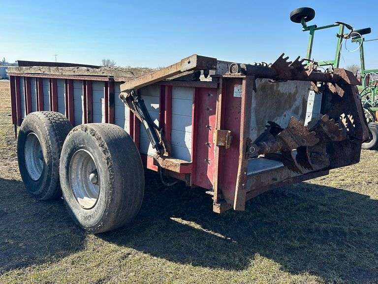 2006 Hagedorn Hydro-Push Manure Spreader, 450 Bu, 2 Beaters, Poly Floor ...