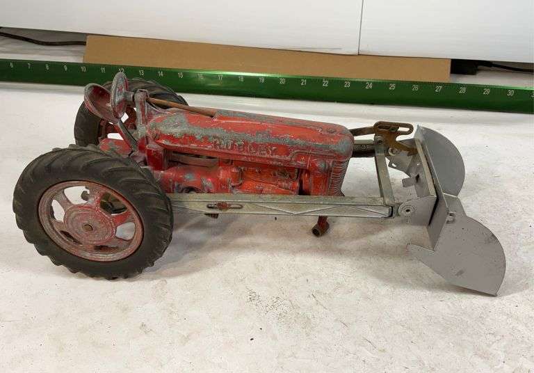 Hubley Tractor with Loader - Missing Front Wheels - Hamilton-Maring ...