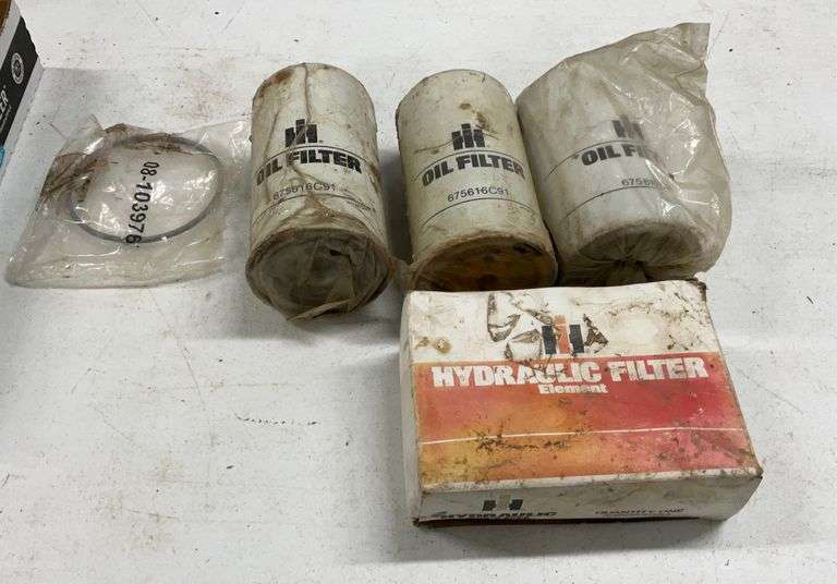 Assorted IH filters - Hamilton-Maring Auction Group