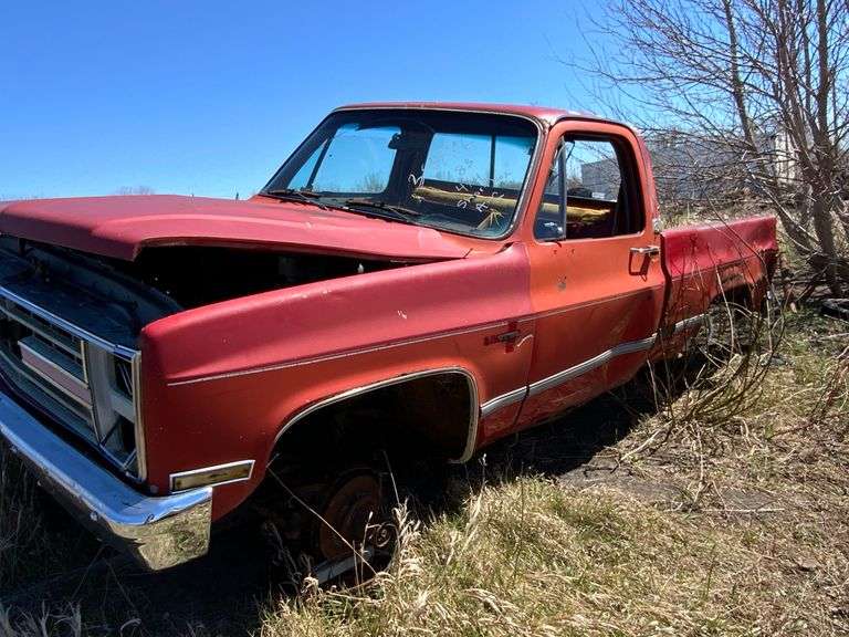 1983 Chevy 4 x 4 short box with AC pickup - Hamilton-Maring Auction Group